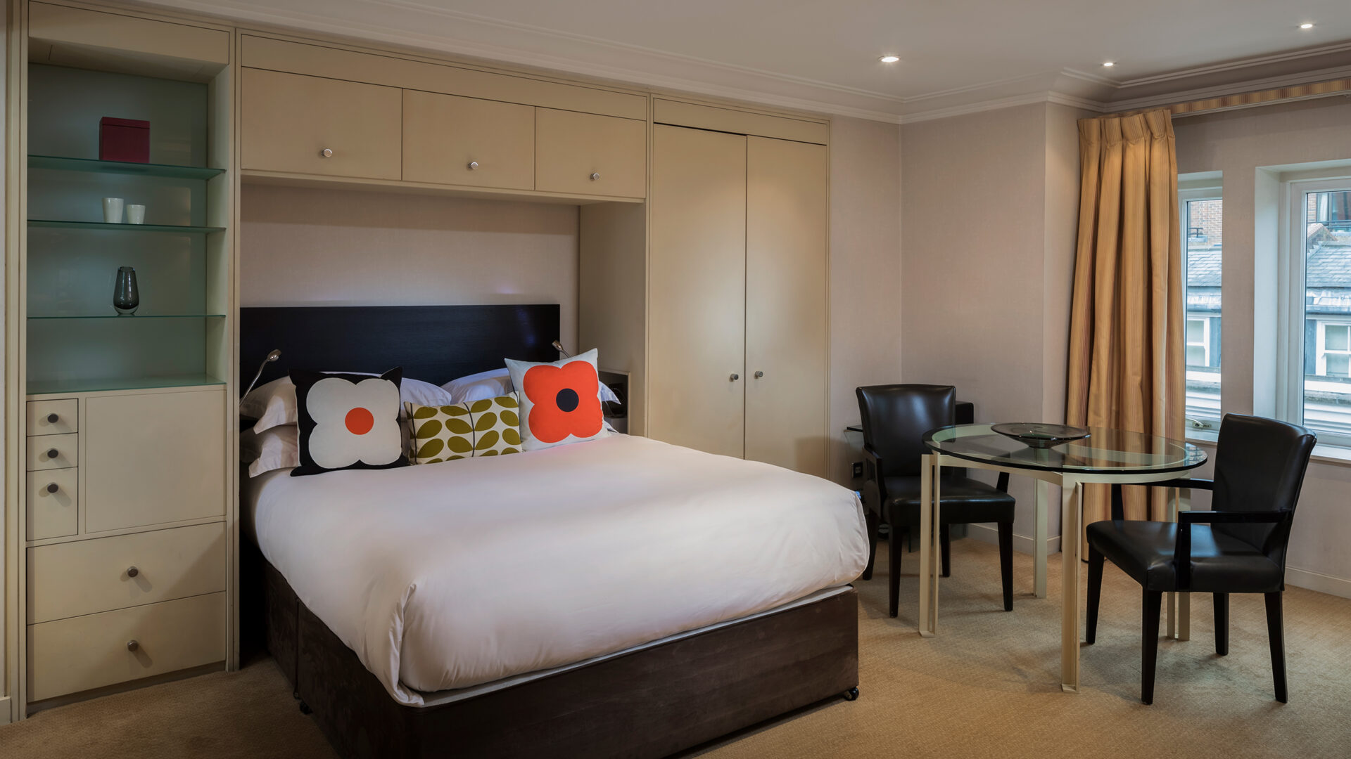 Open Plan Apartments Chelsea | 5 Star Cheval Phoenix House